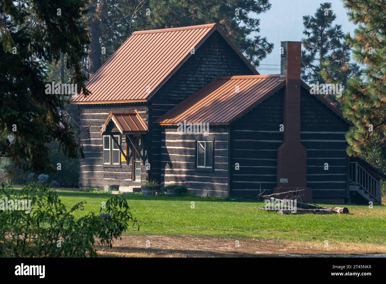 Plain WA USA Sept 14 2023: Old Log Cabin Stock Photo - Alamy