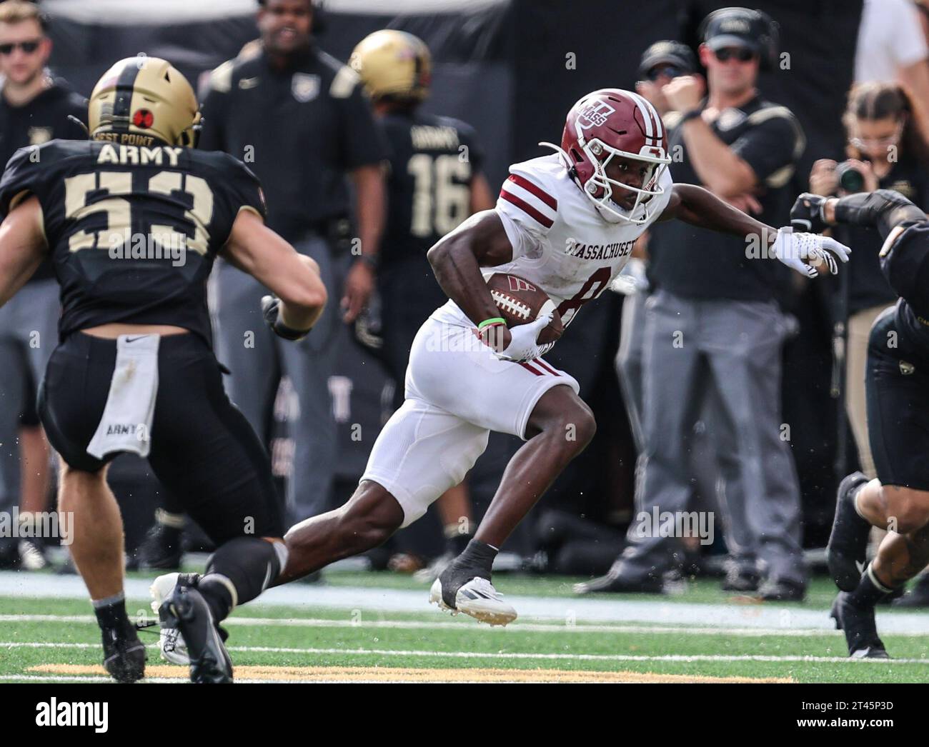 West Point, NY, USA. 28th Oct, 2023. Massachusetts Minutemen wide ...