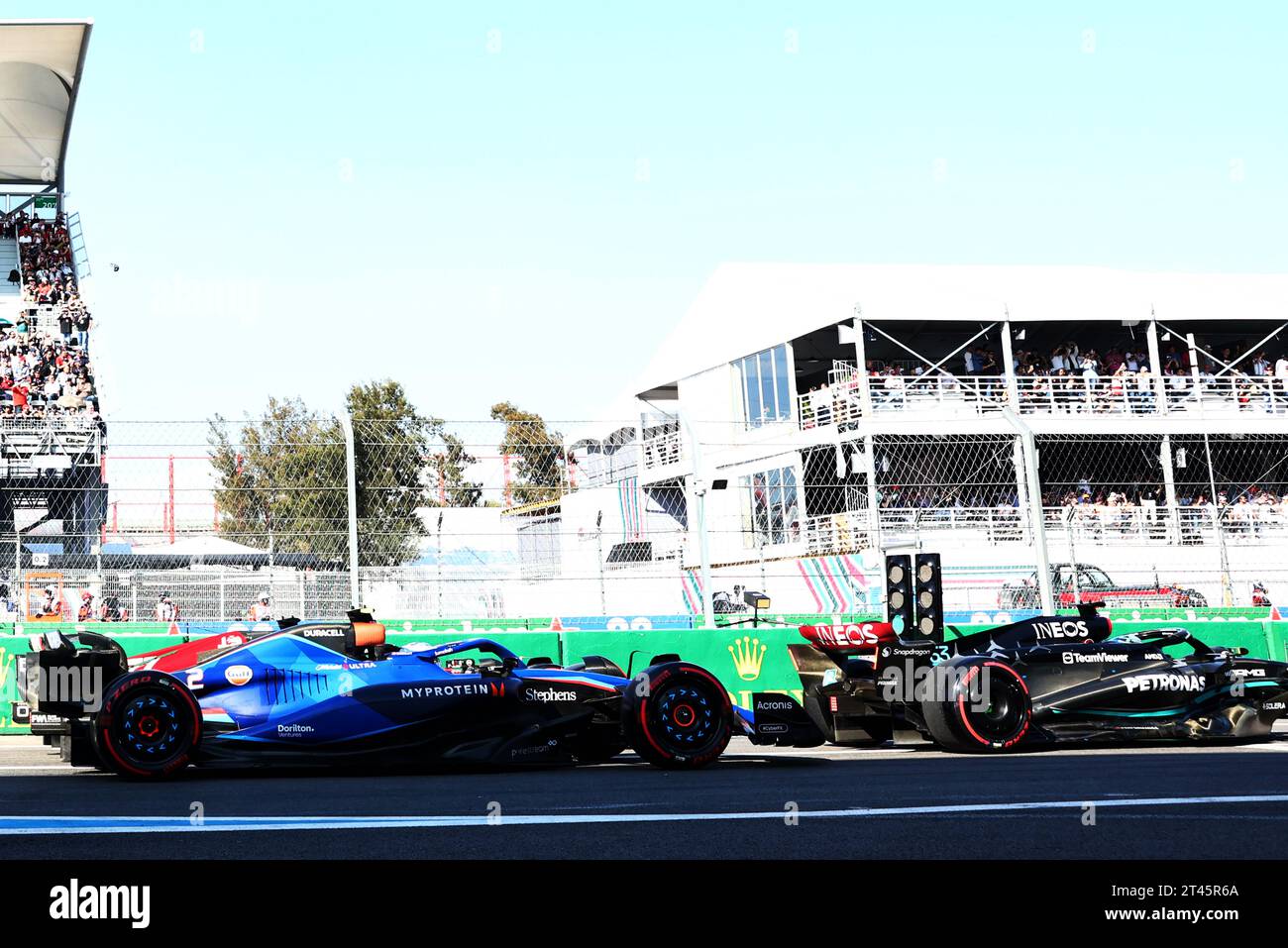 Williams f1 pit team hi-res stock photography and images - Alamy