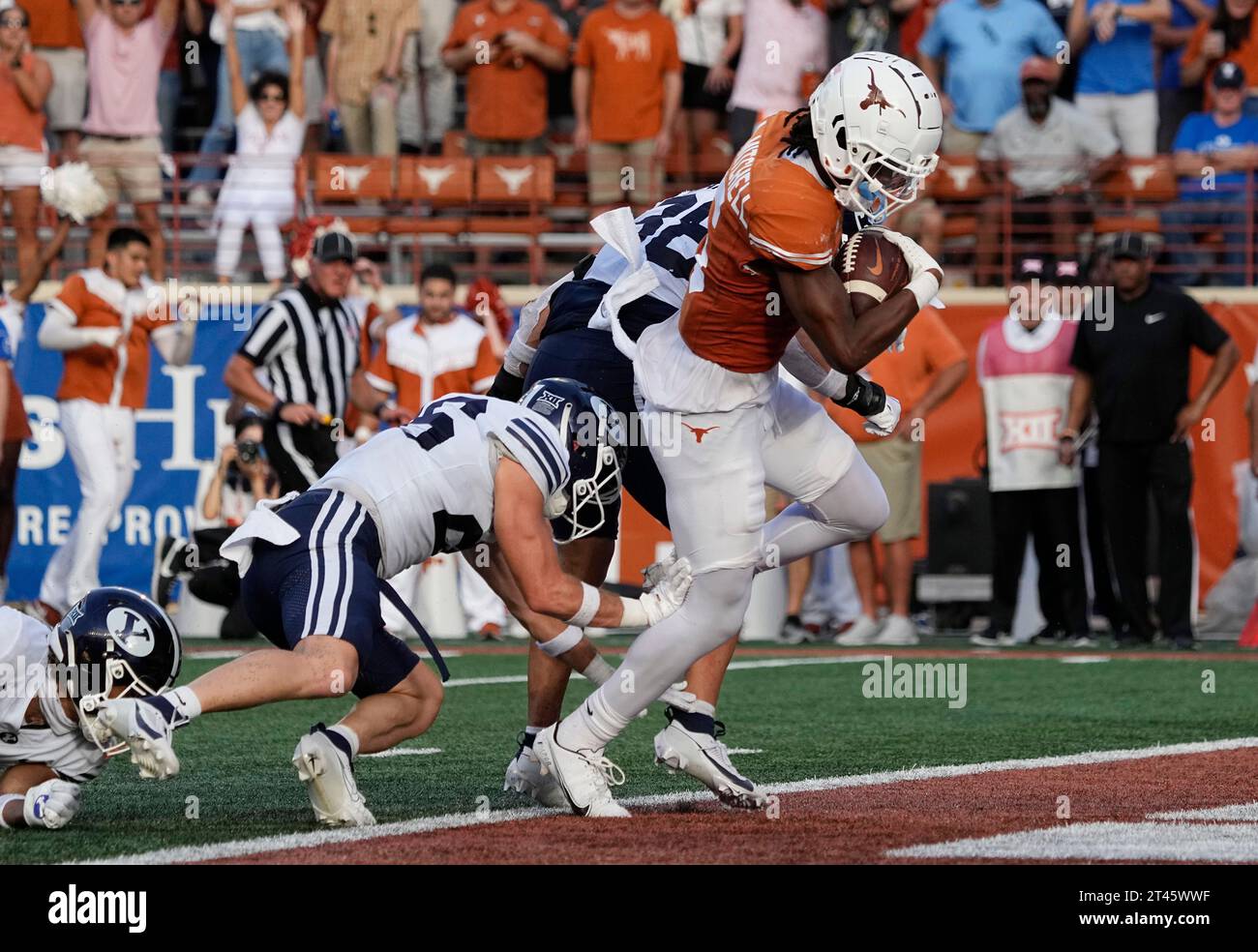 Texas wide receiver Adonai Mitchell, right, runs for a touchdown ...