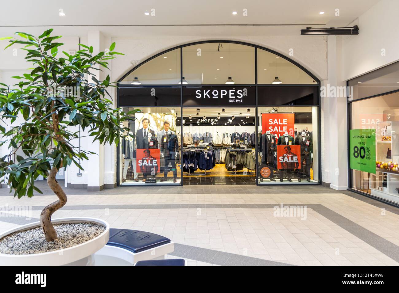 Skopes mens shop hi-res stock photography and images - Alamy