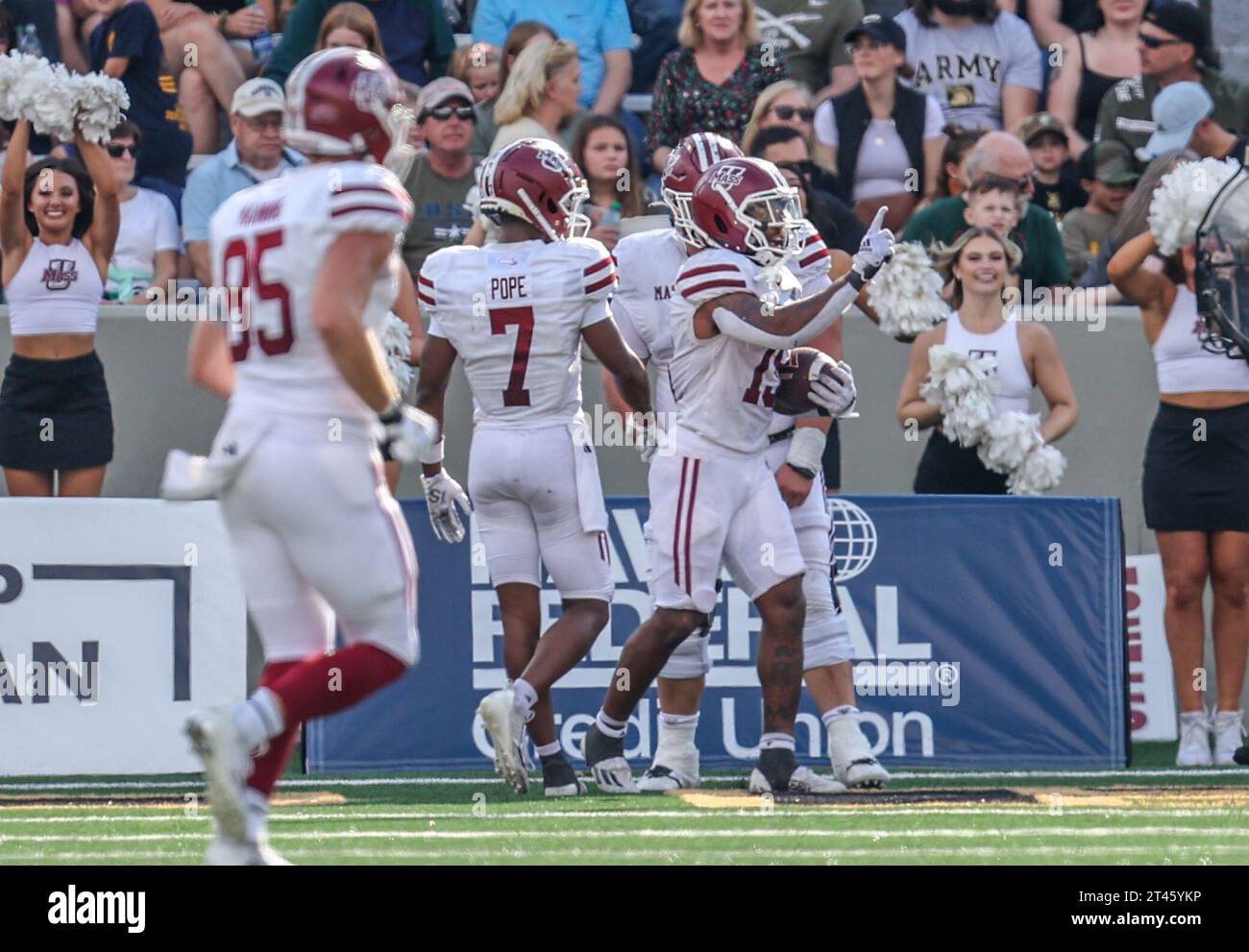 West Point, NY, USA. 28th Oct, 2023. Massachusetts Minutemen running ...
