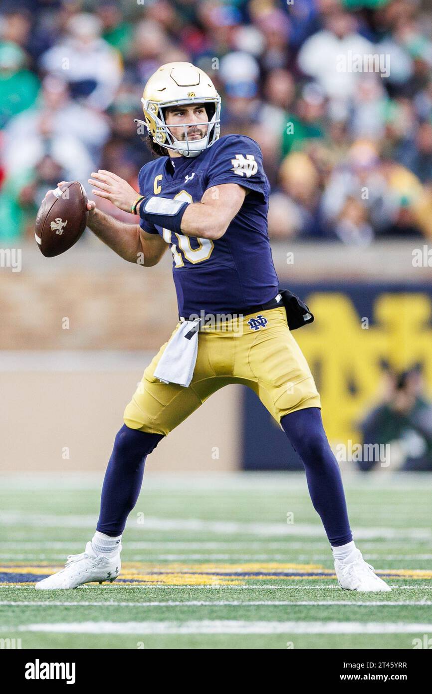 South Bend, Indiana, USA. 28th Oct, 2023. Notre Dame quarterback Sam ...