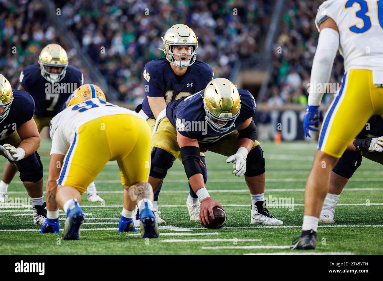 South Bend, Indiana, USA. 28th Oct, 2023. Notre Dame quarterback Steve ...