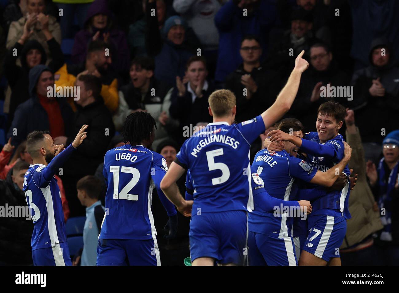 Cardiff, UK. 28th Oct, 2023. Rubin Colwill of Cardiff city (r ...