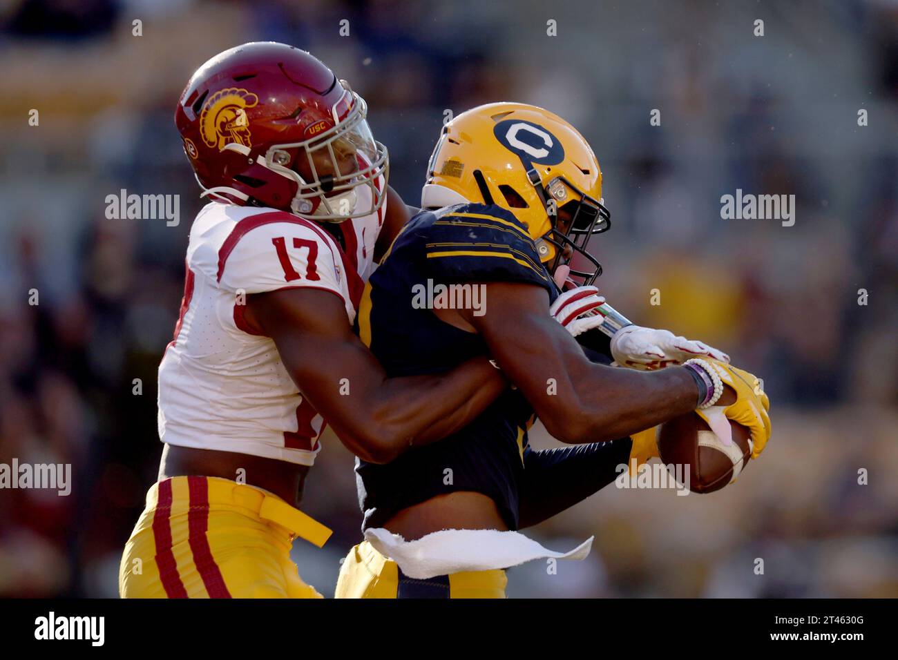 California wide receiver Jeremiah Hunter, right, catches a pass against ...