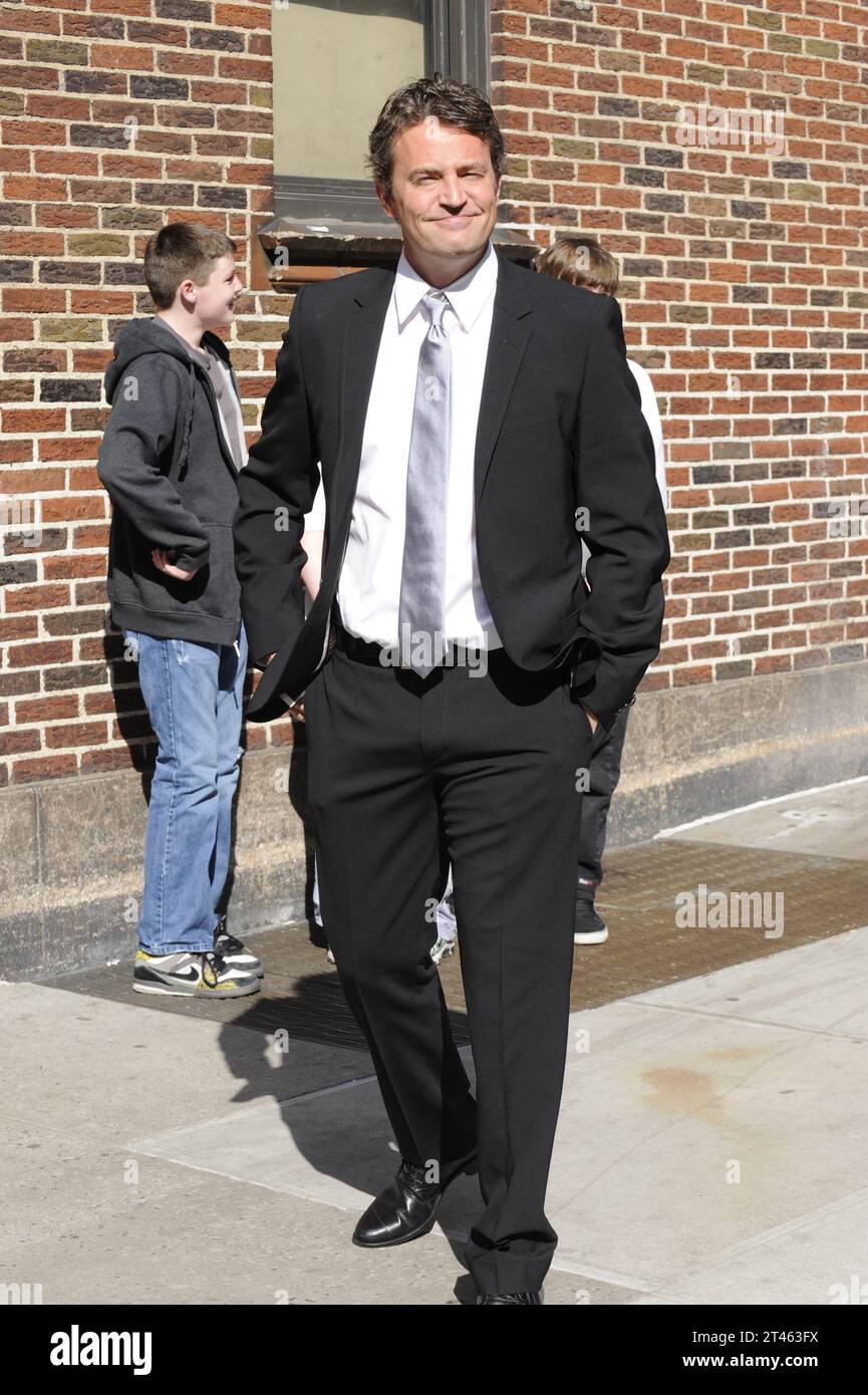 NEW YORK - APRIL 16: Actor Matthew Perry visits 'Late Show with David ...
