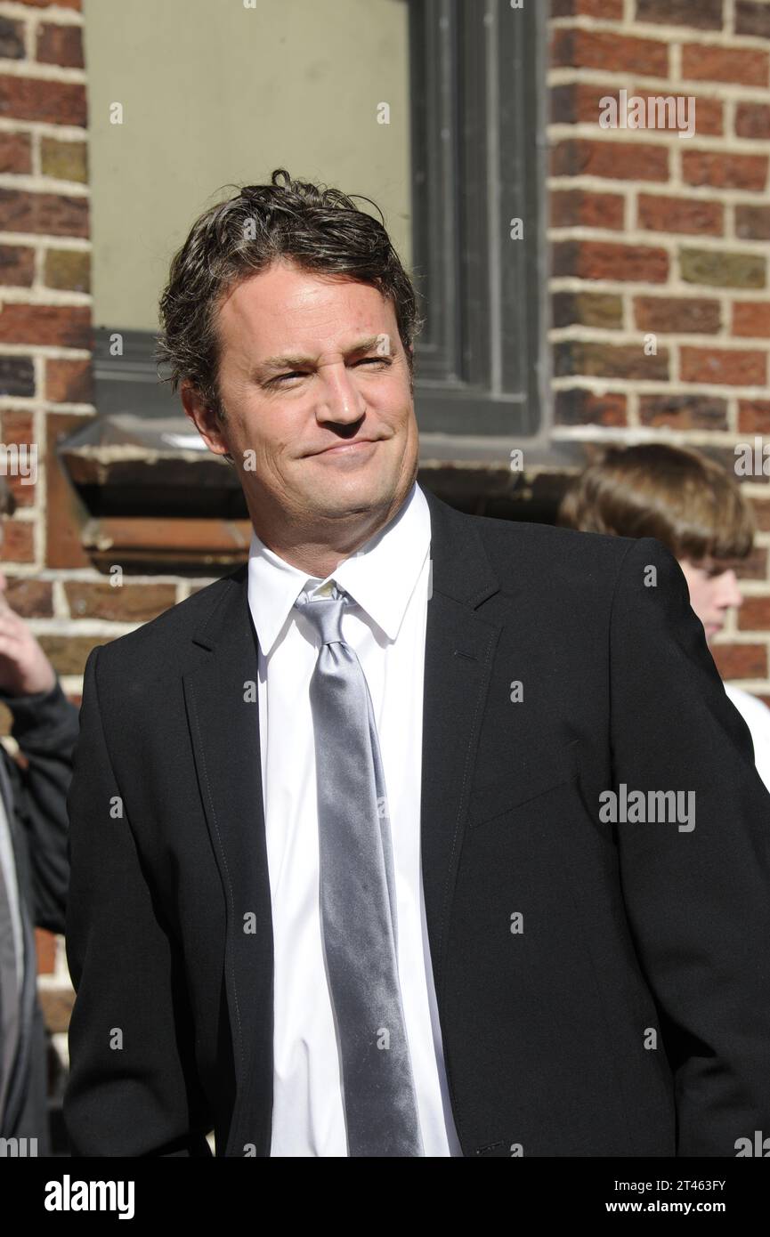 NEW YORK - APRIL 16: Actor Matthew Perry visits 'Late Show with David ...