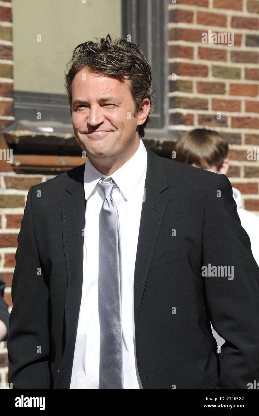 NEW YORK - APRIL 16: Actor Matthew Perry visits 'Late Show with David ...