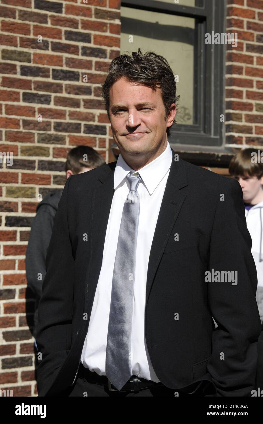 NEW YORK - APRIL 16: Actor Matthew Perry visits 'Late Show with David ...