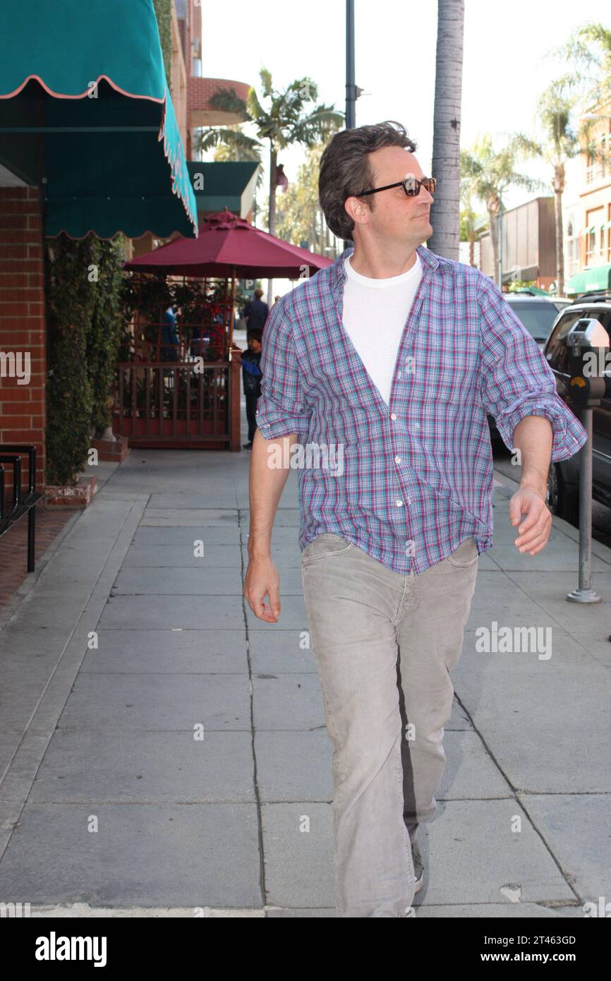 Actor matthew perry out shopping at gabriel hi-res stock photography ...