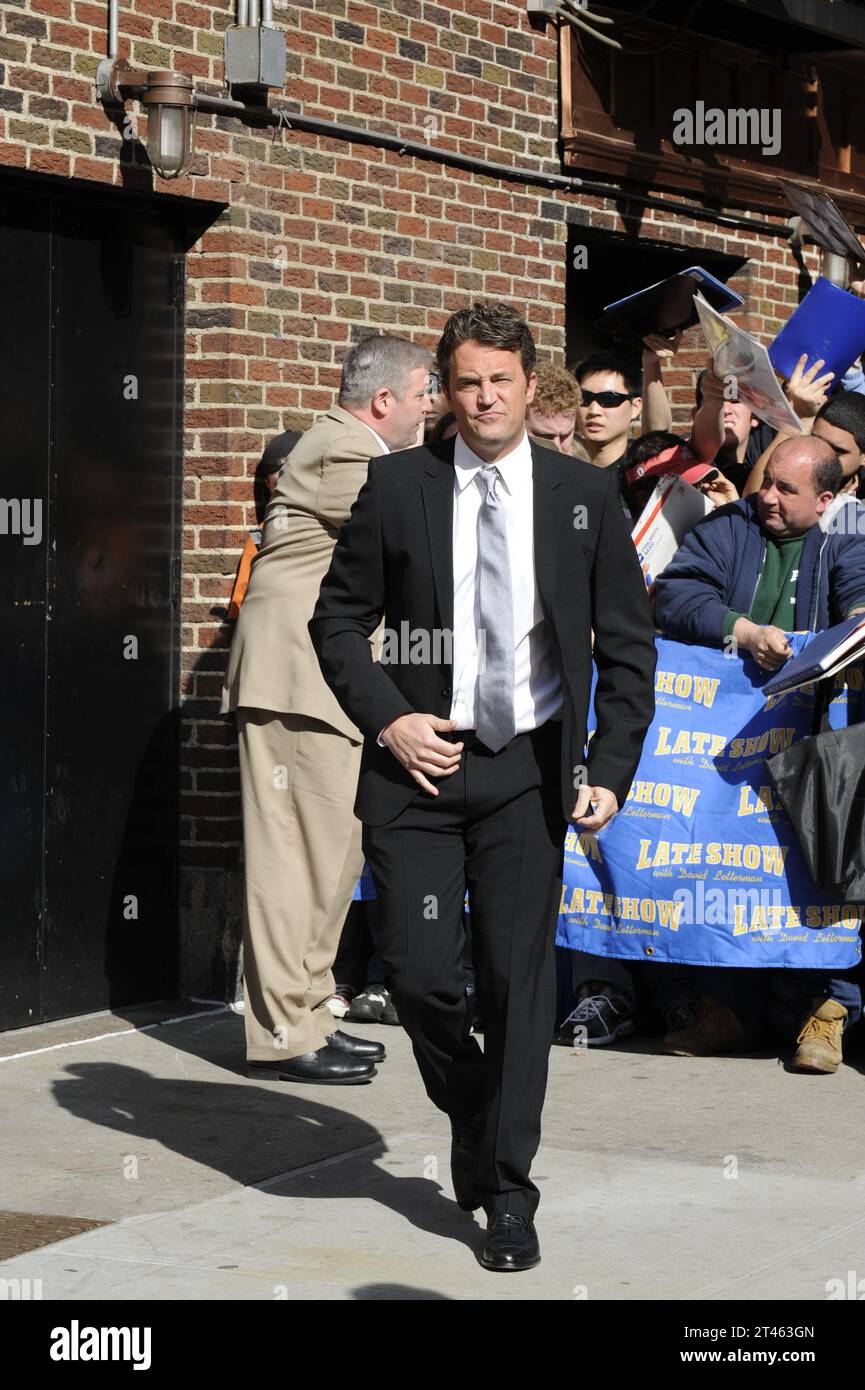 NEW YORK - APRIL 16: Actor Matthew Perry visits 'Late Show with David ...