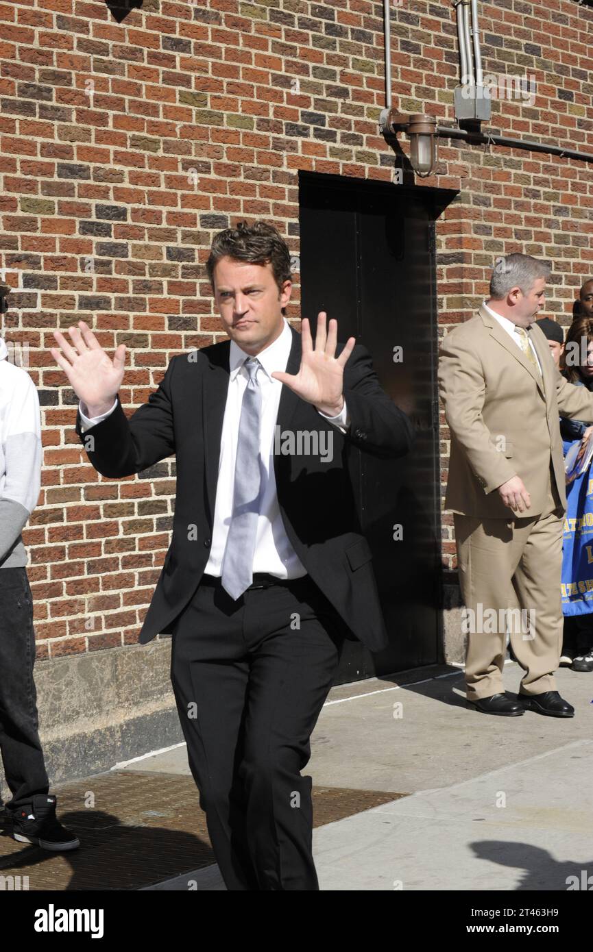 NEW YORK - APRIL 16: Actor Matthew Perry visits 'Late Show with David ...