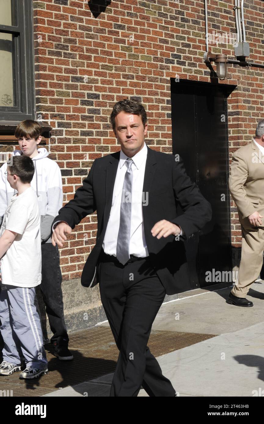 NEW YORK - APRIL 16: Actor Matthew Perry visits 'Late Show with David ...