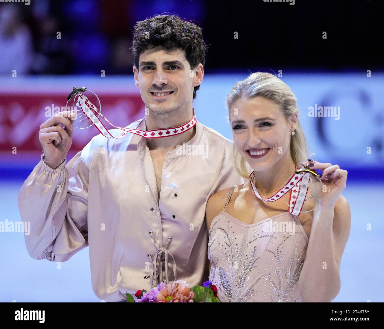 Piper Gilles and Paul Poirier of Canada pose with their medals during ...