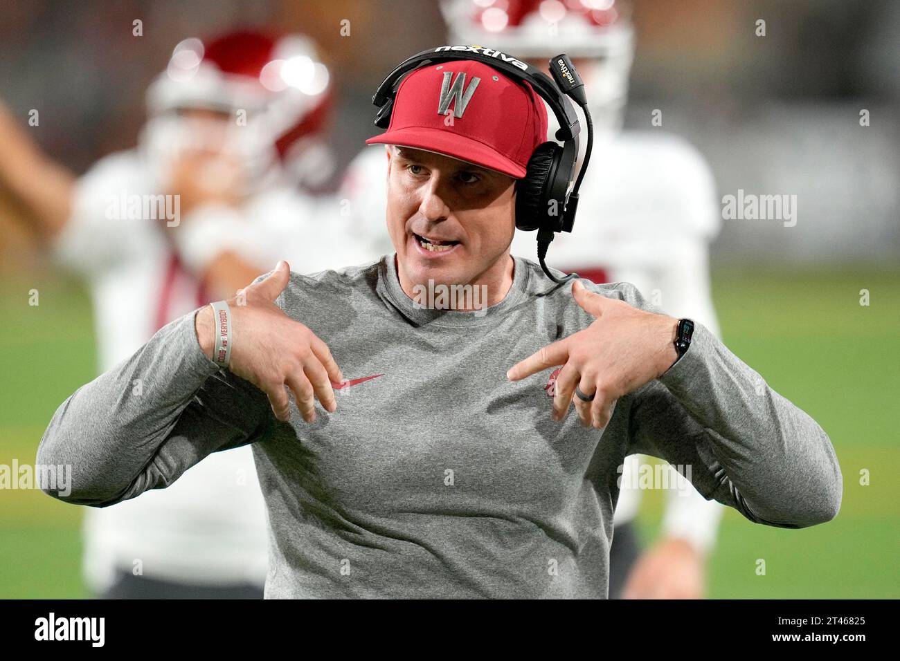 Washington State head coach Jake Dickert talks to his players during ...