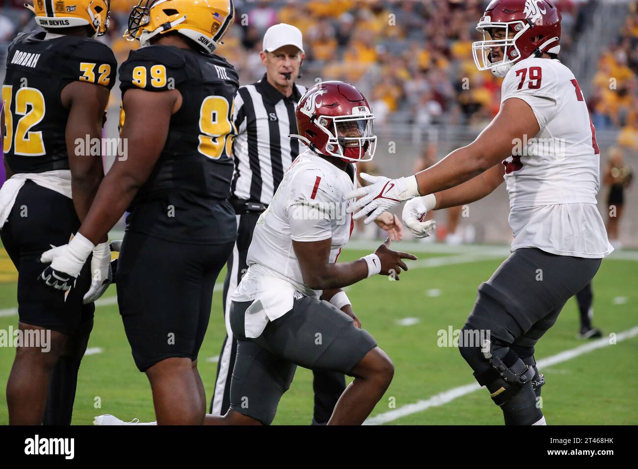 TEMPE, AZ - OCTOBER 28: Washington State Cougars quarterback Cameron ...
