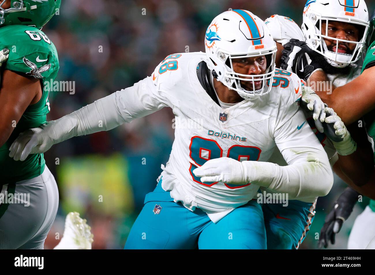 Miami Dolphins defensive tackle Raekwon Davis (98) in action against ...