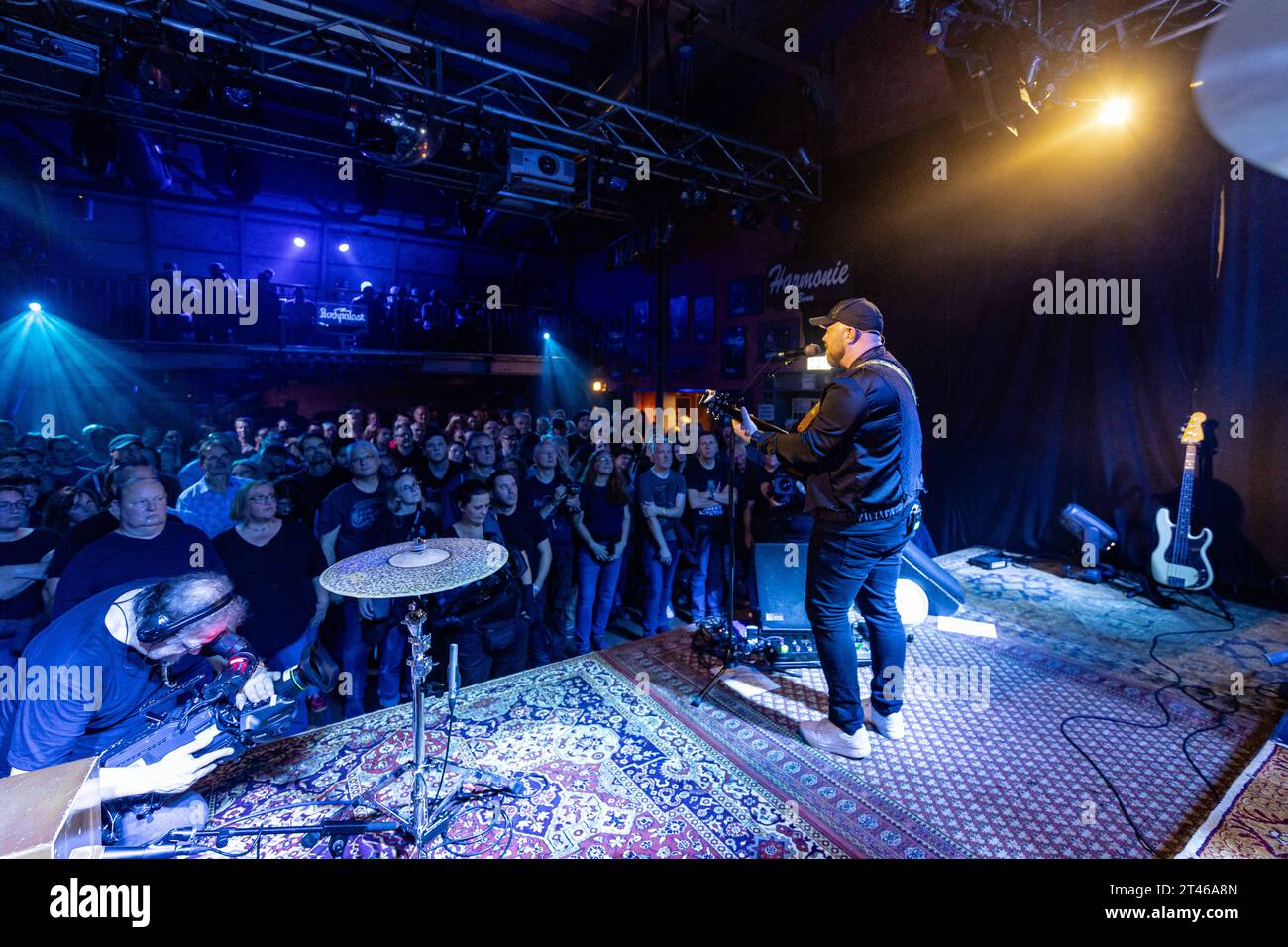 Der irische Sänger RYAN SHERIDAN beim Live Auftritt auf dem Crossroads ...