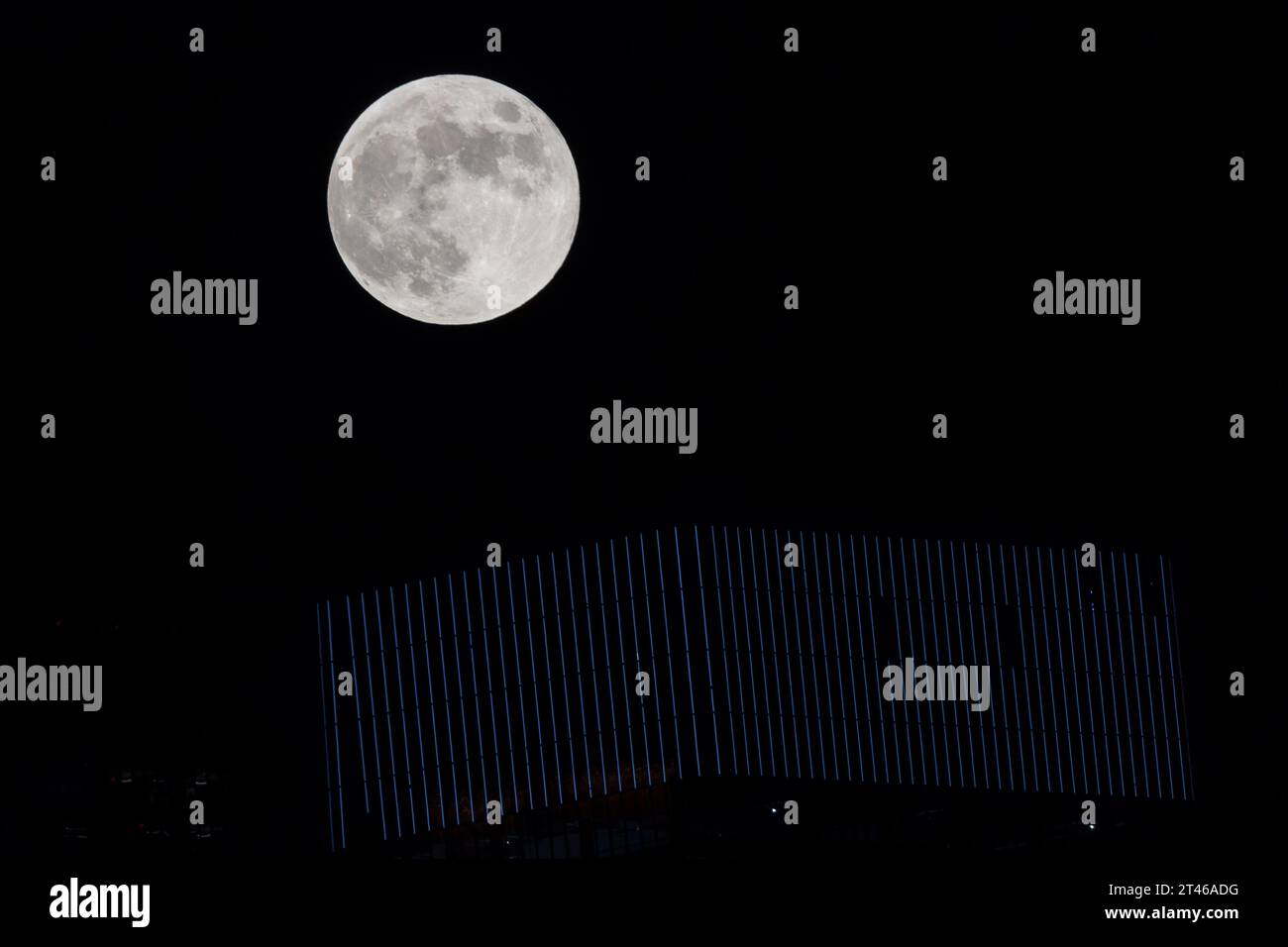 Hoboken, NJ, USA. 28th Oct, 2023. The full Hunter's Moon rises above ...