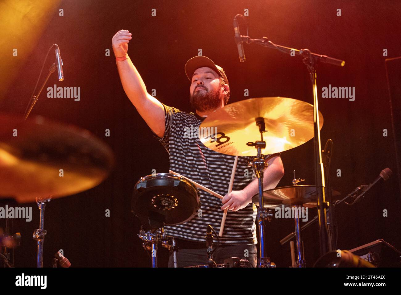 Ronan NOLAN Schlagzeug zusammen mit dem irischen Sänger RYAN SHERIDAN ...