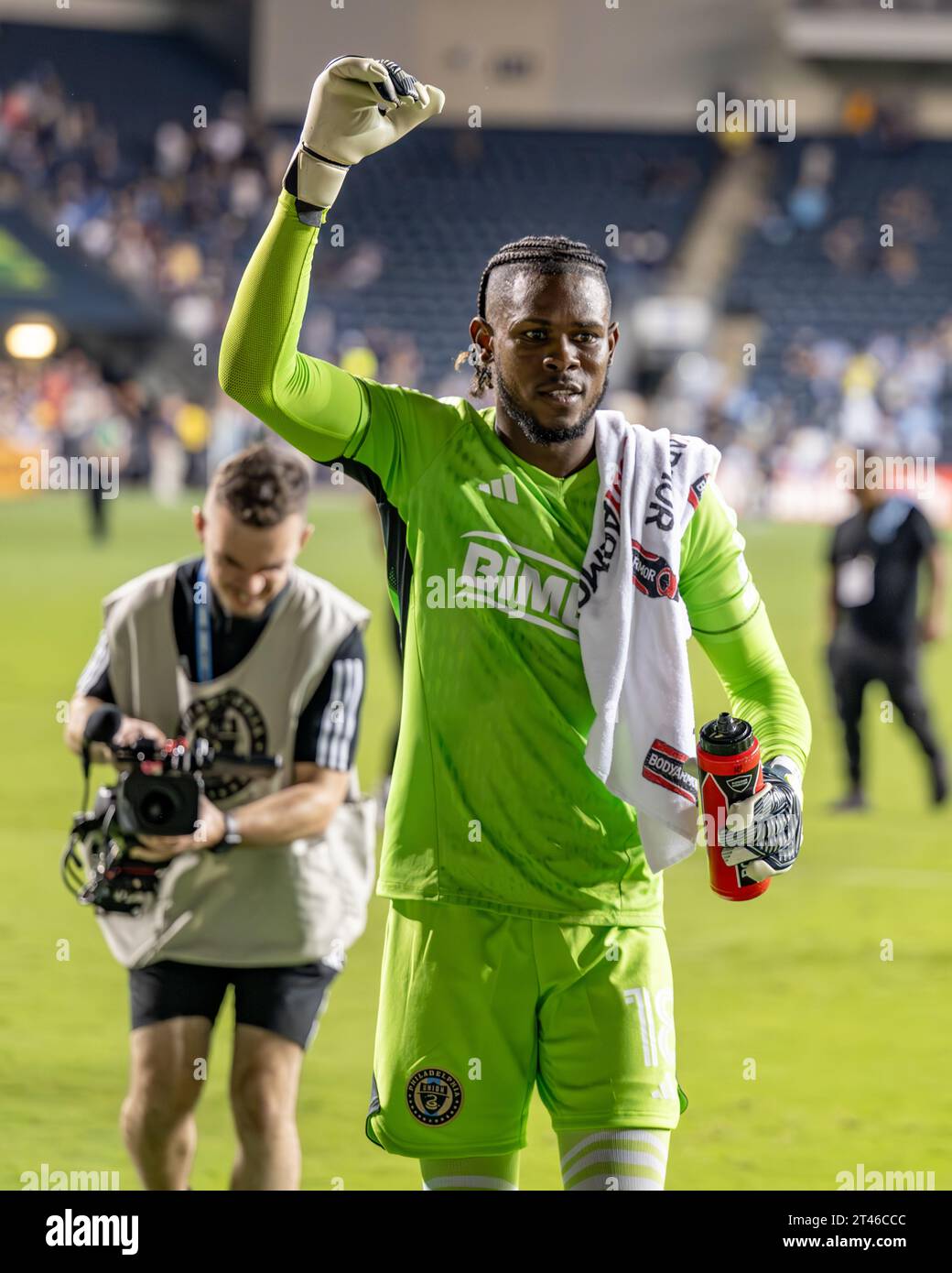 Soccer goalie gloves hi-res stock photography and images - Alamy