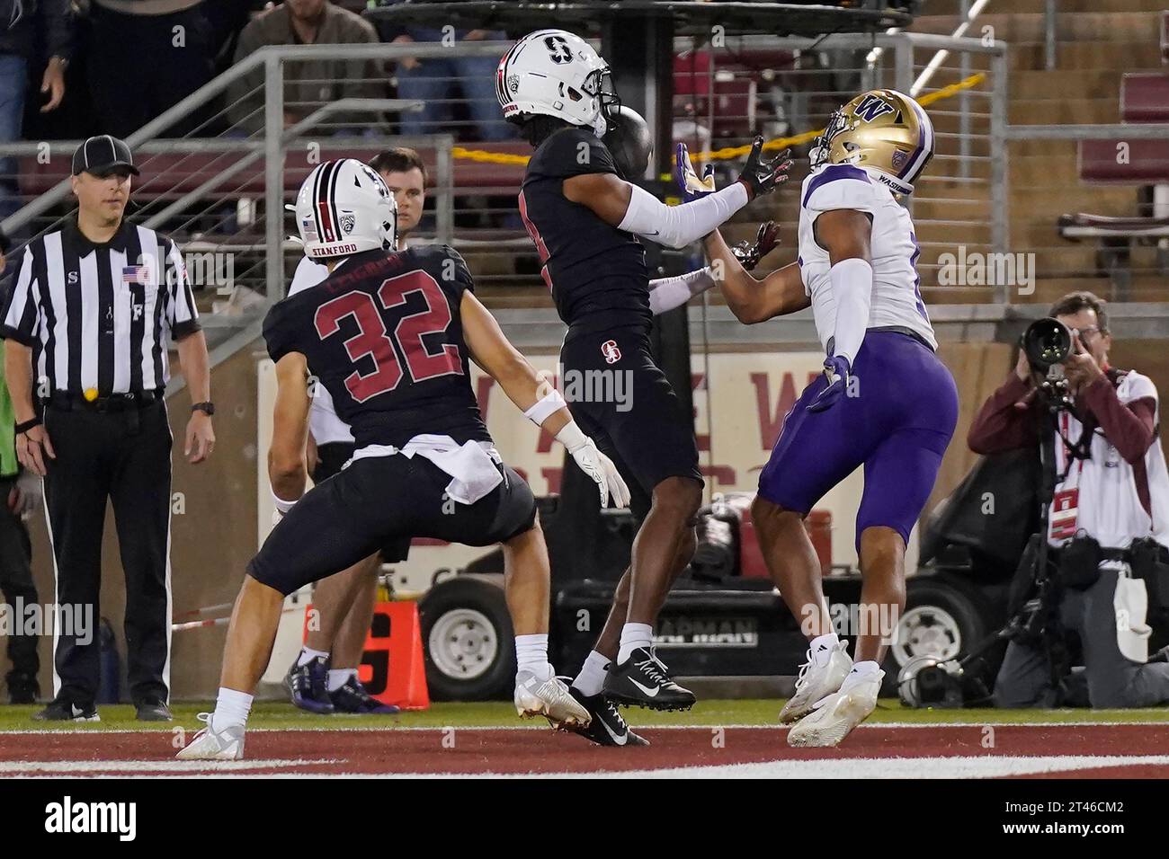 Stanford cornerback Zahran Manley, middle, intercepts a pass in the end ...