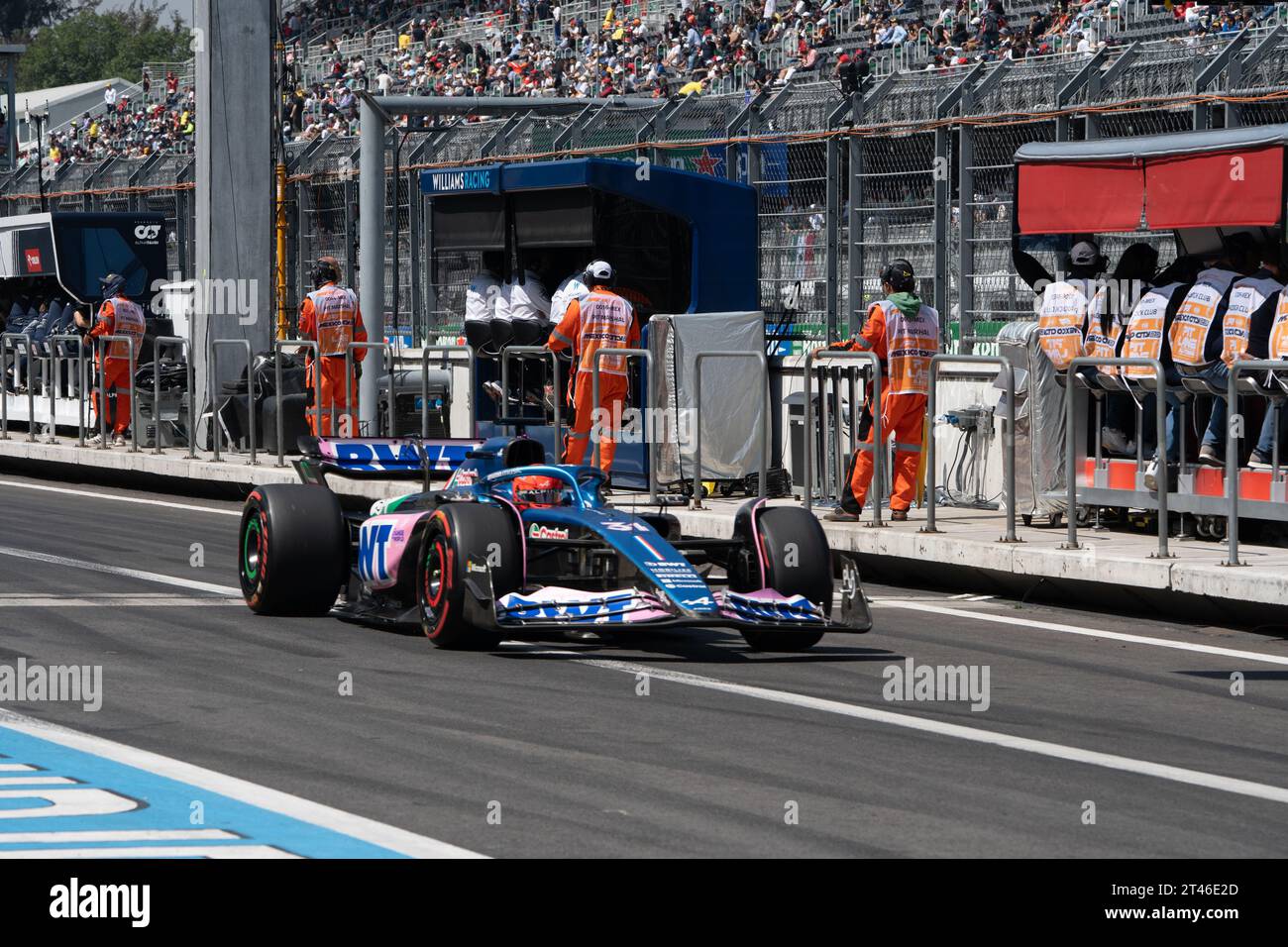 Renault sport f1 team race engineer hi-res stock photography and images ...