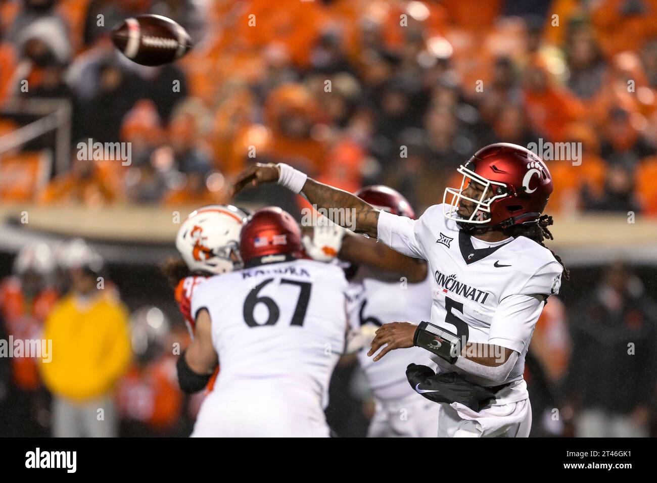 Cincinnati quarterback Emory Jones (5) throws a pass during the second ...