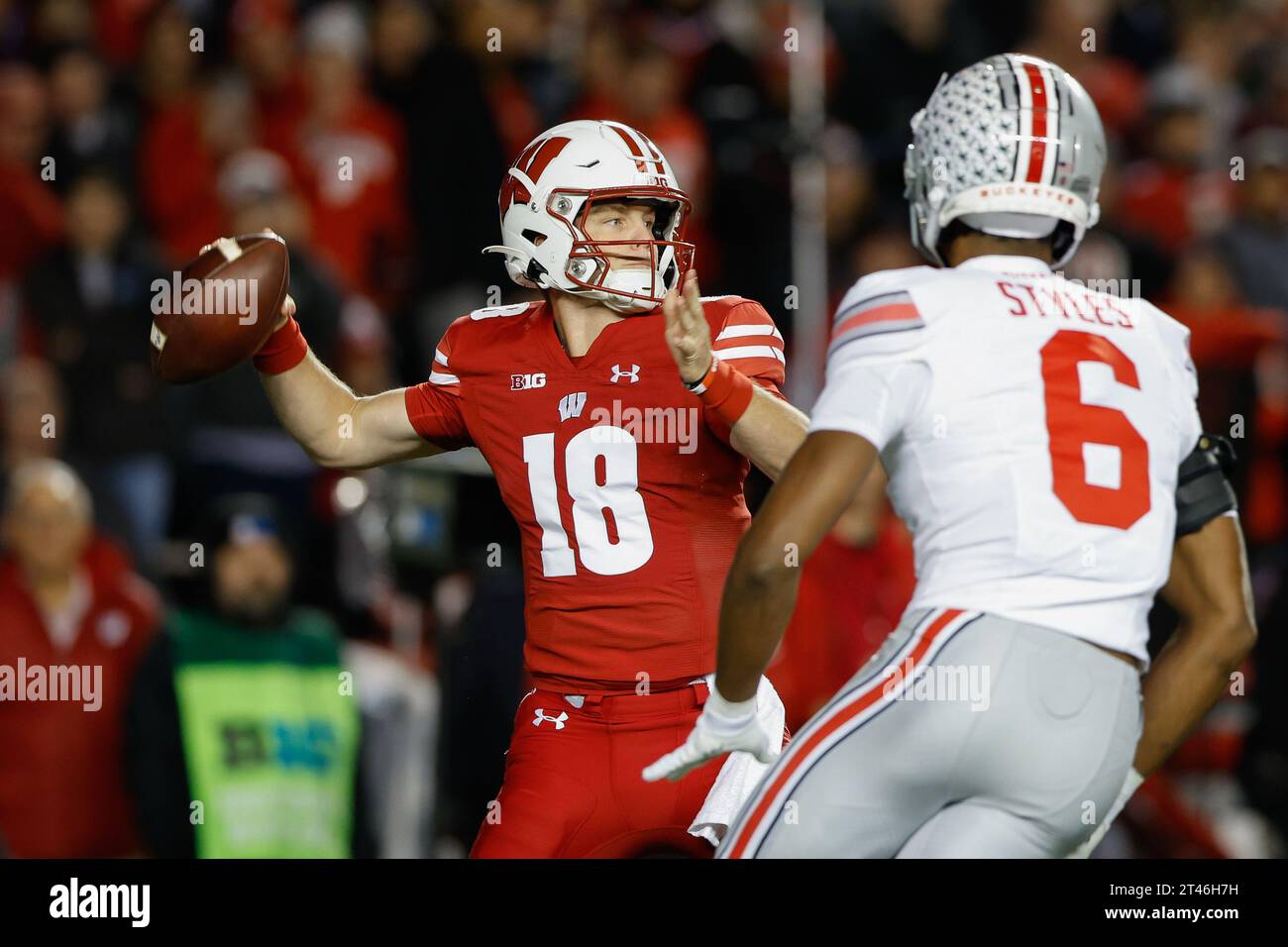 Madison, WI, USA. 28th Oct, 2023. Wisconsin Badgers quarterback Braedyn ...