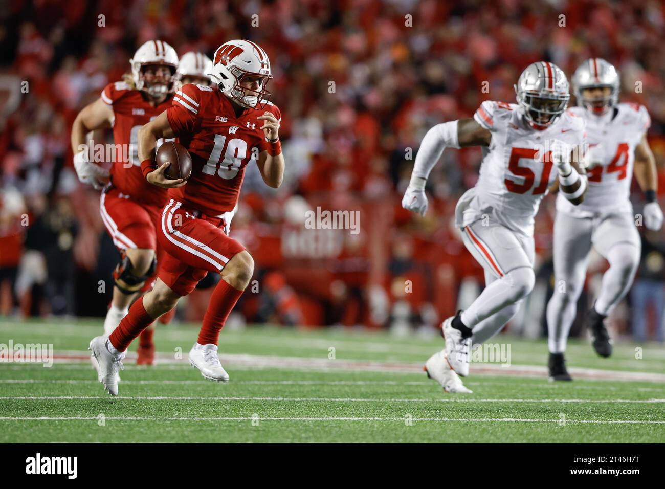Madison, WI, USA. 28th Oct, 2023. Wisconsin Badgers quarterback Braedyn ...