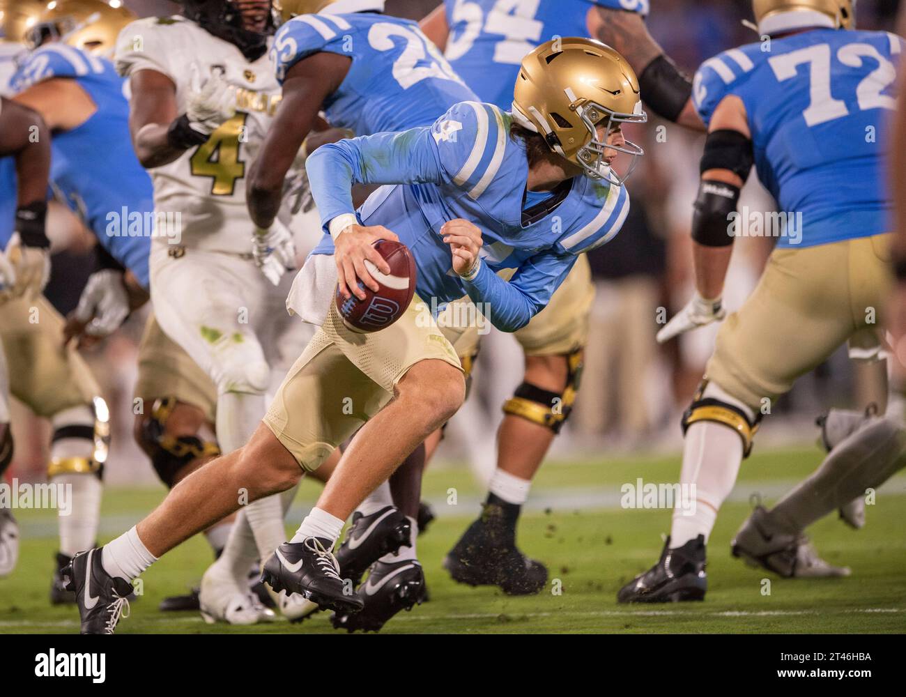 PASADENA, CA - OCTOBER 28: UCLA Bruins quarterback Ethan Garbers (4 ...