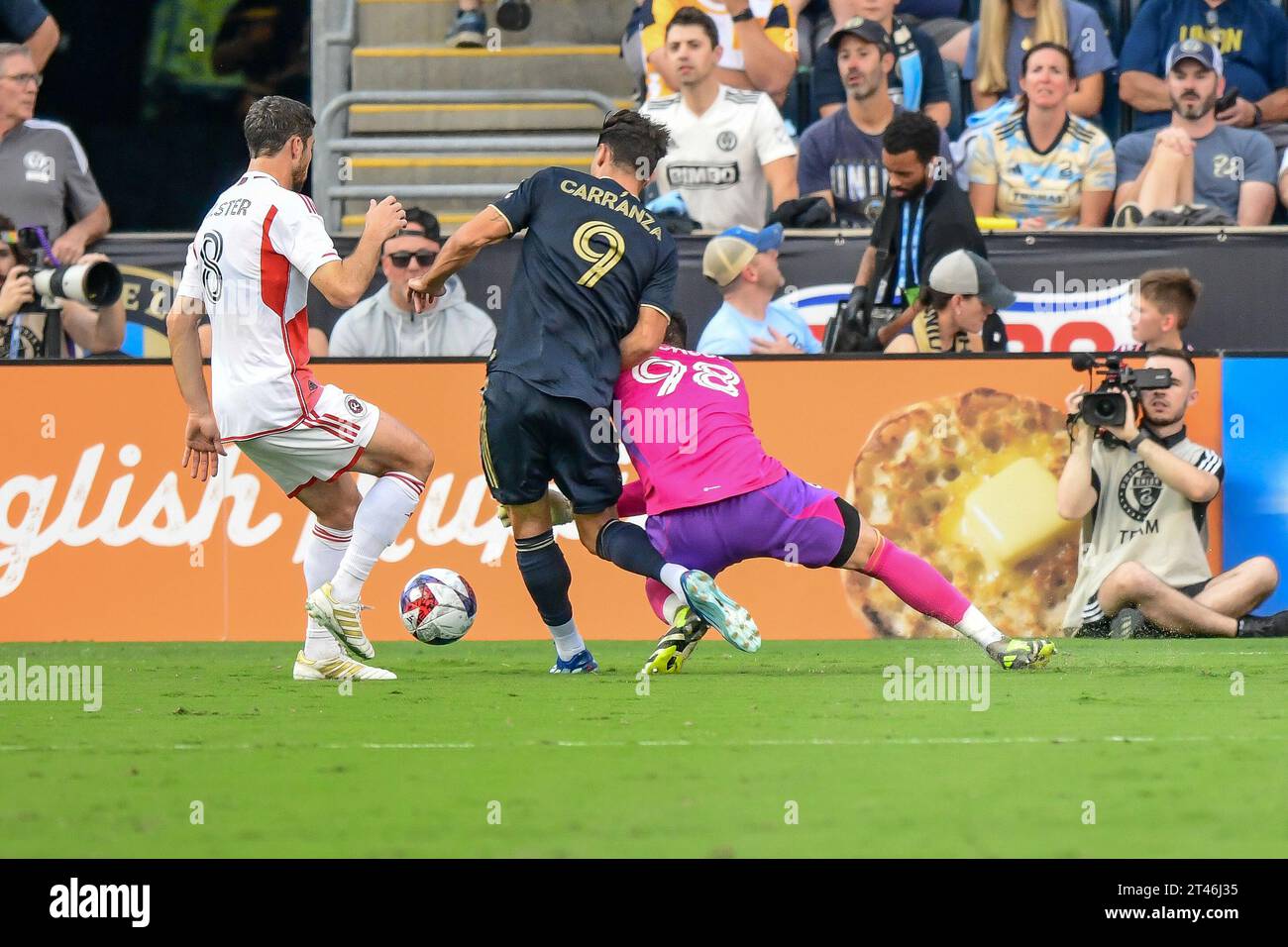 Goalie collision hi-res stock photography and images - Alamy
