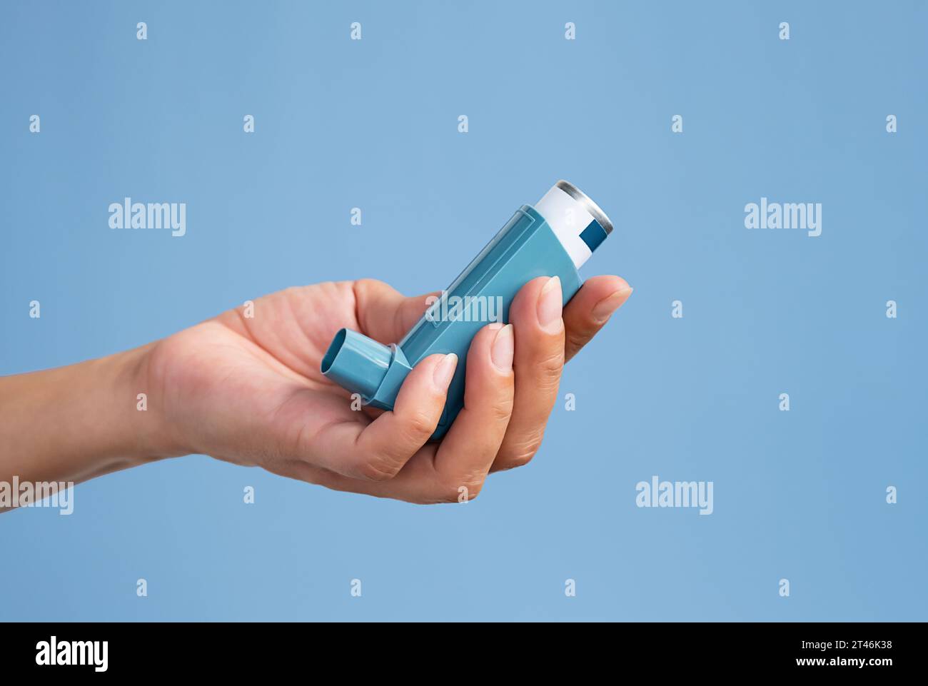 Human hand holding medicine asthma inhaler Stock Photo - Alamy