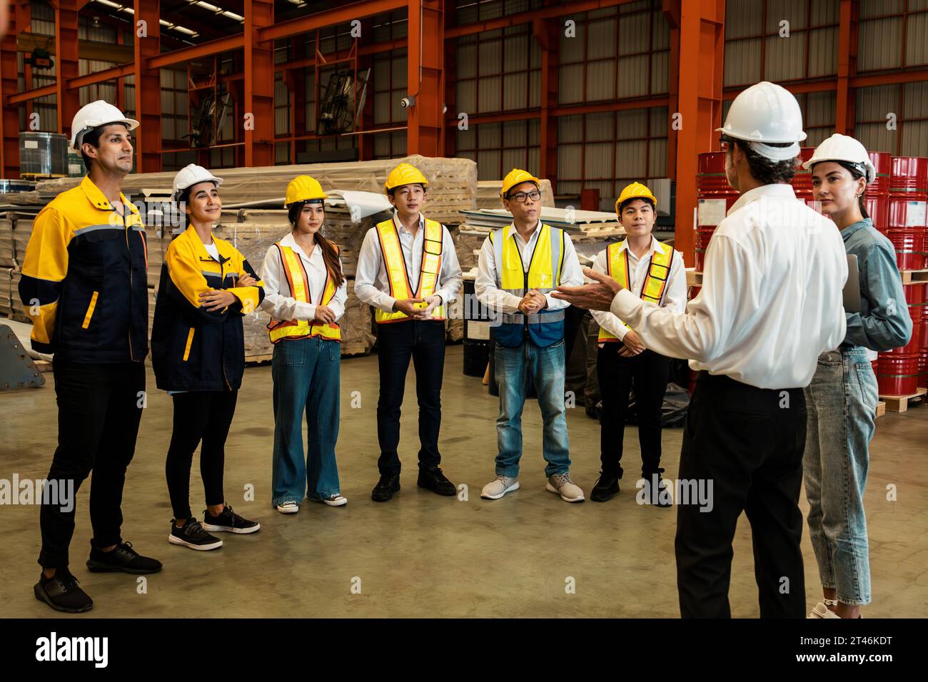 Construction site safety briefing hi-res stock photography and images ...