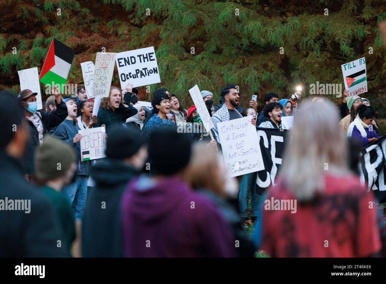 Bloomington, USA. 28th Oct, 2023. Protesters hold signs in Dunn Meadow ...