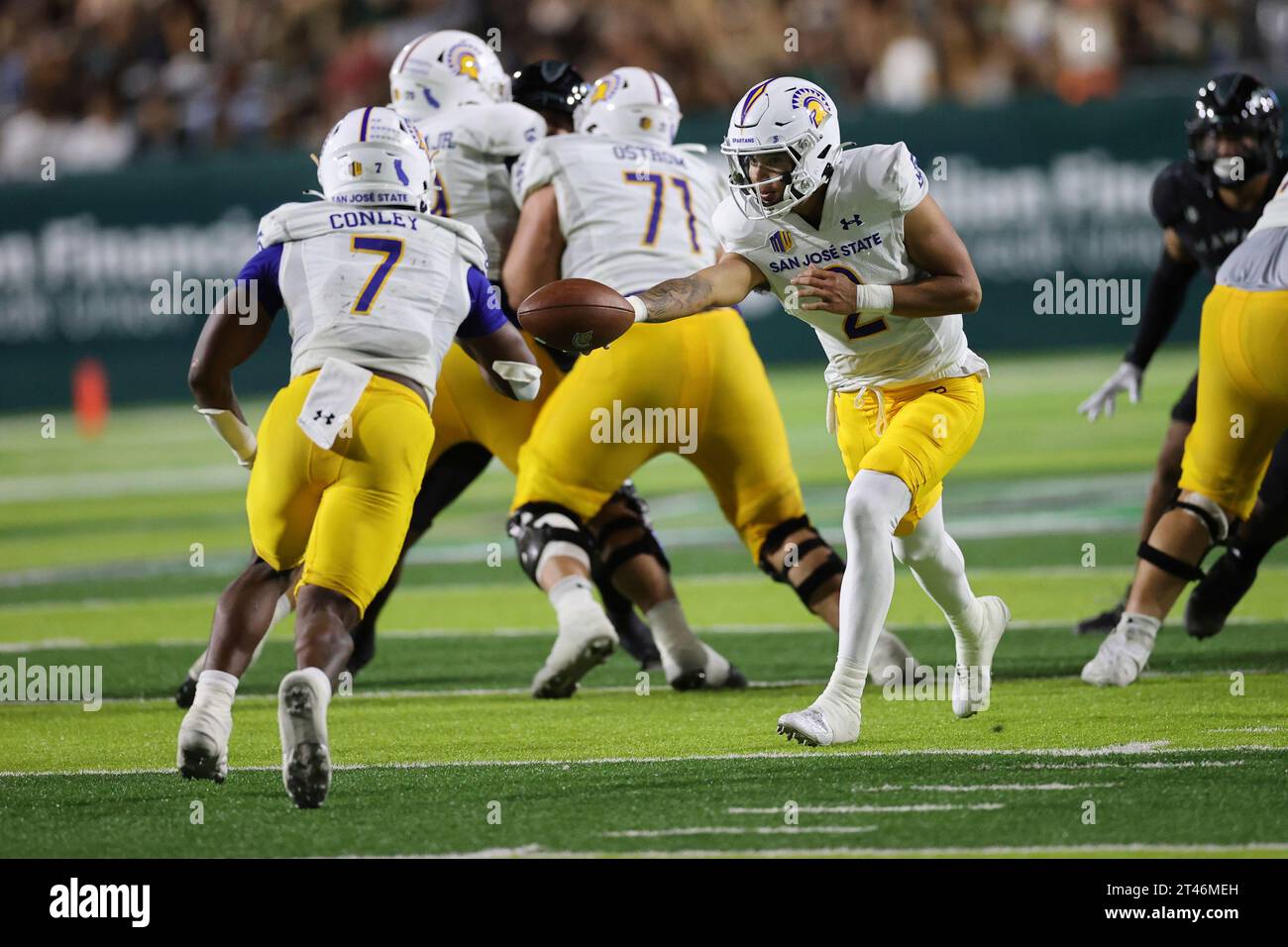 San Jose State quarterback Chevan Cordeiro (2) hands the ball off to ...