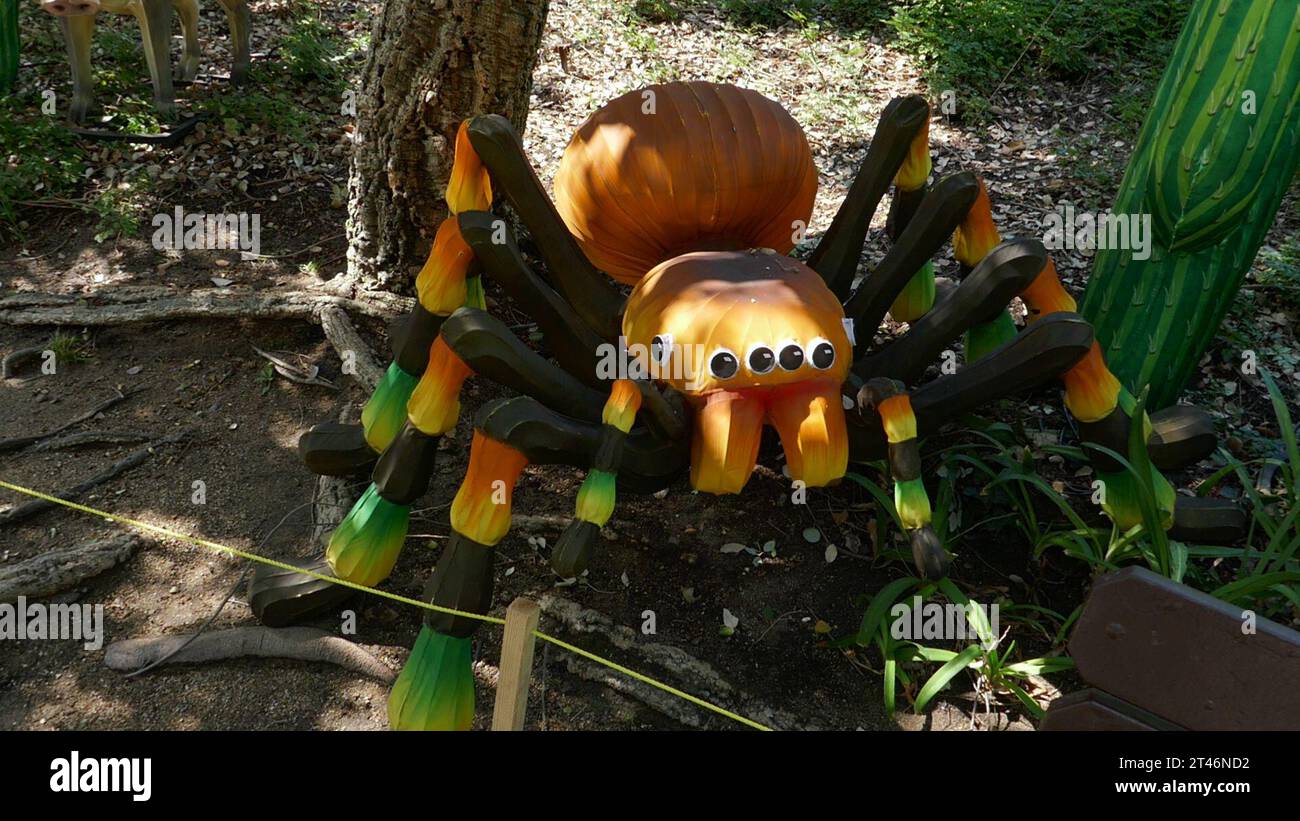 Los Angeles, California, USA 27th October 2023 Zoo Lights Spider at LA ...