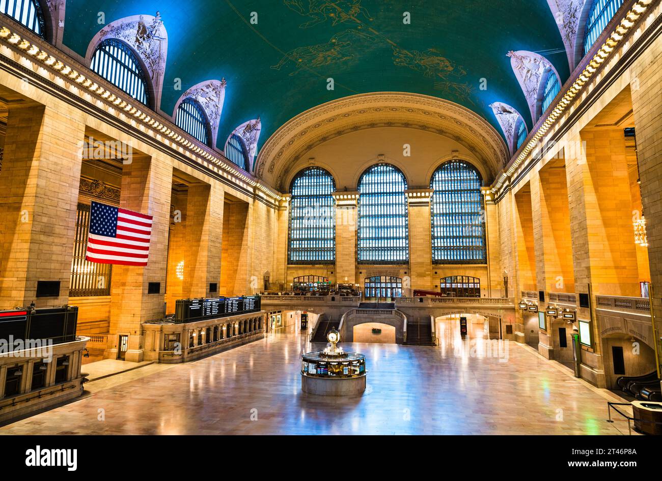 Empty grand central railway station hi-res stock photography and images ...