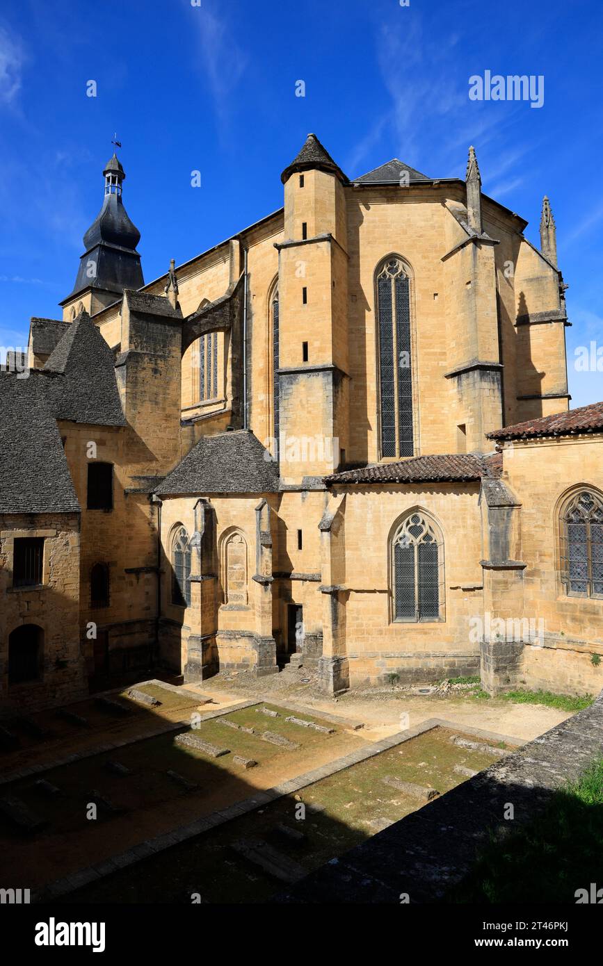 Cathedrale abbatiale hi-res stock photography and images - Alamy