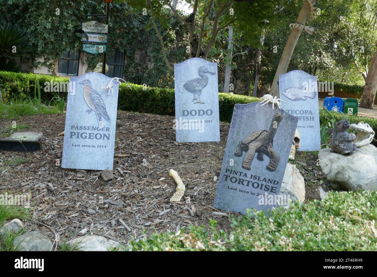 Los Angeles, California, USA 27th October 2023 Extinct Animals ...