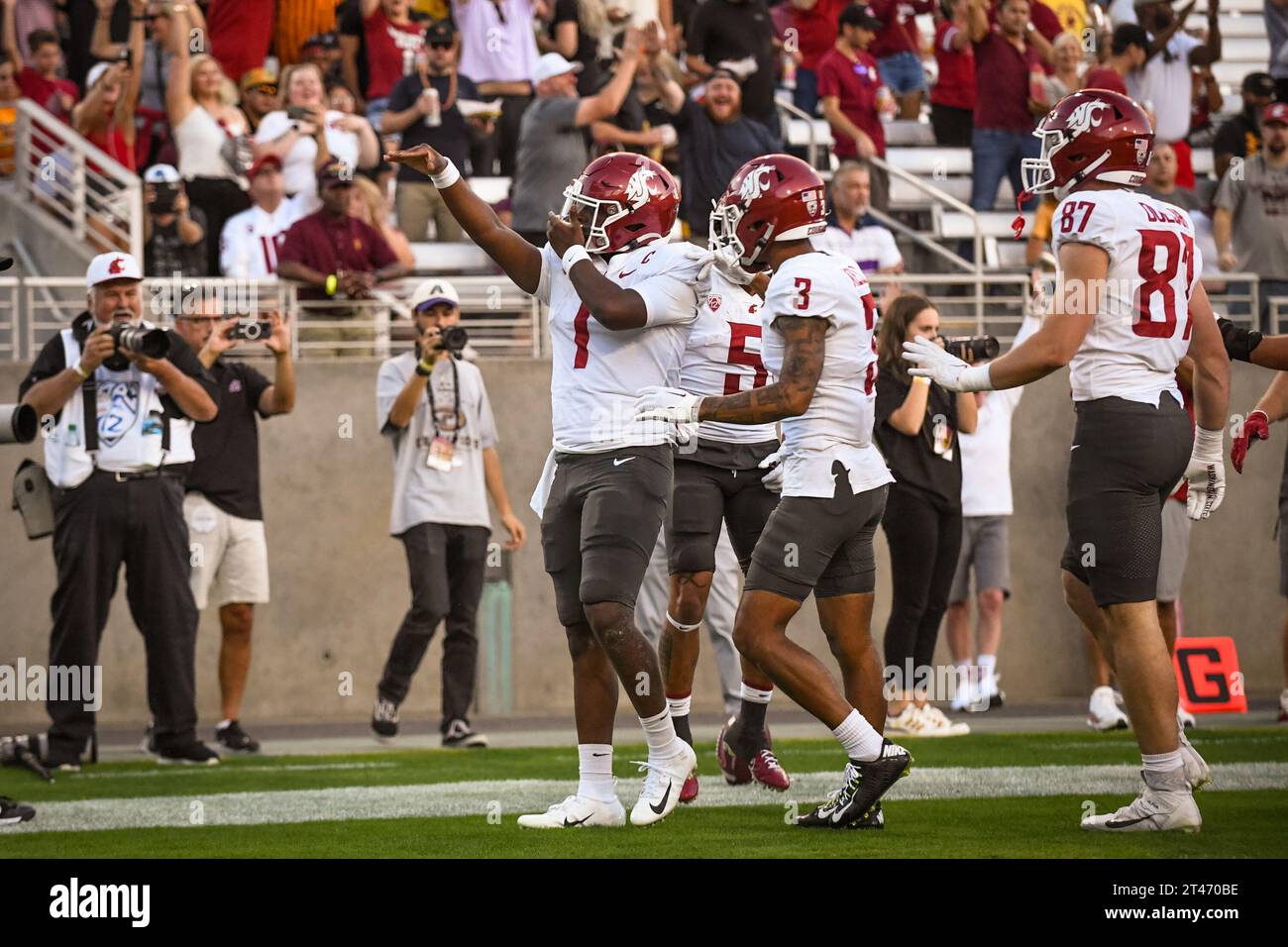 Washington State Cougars quarterback Cameron Ward (1) celebrates with ...