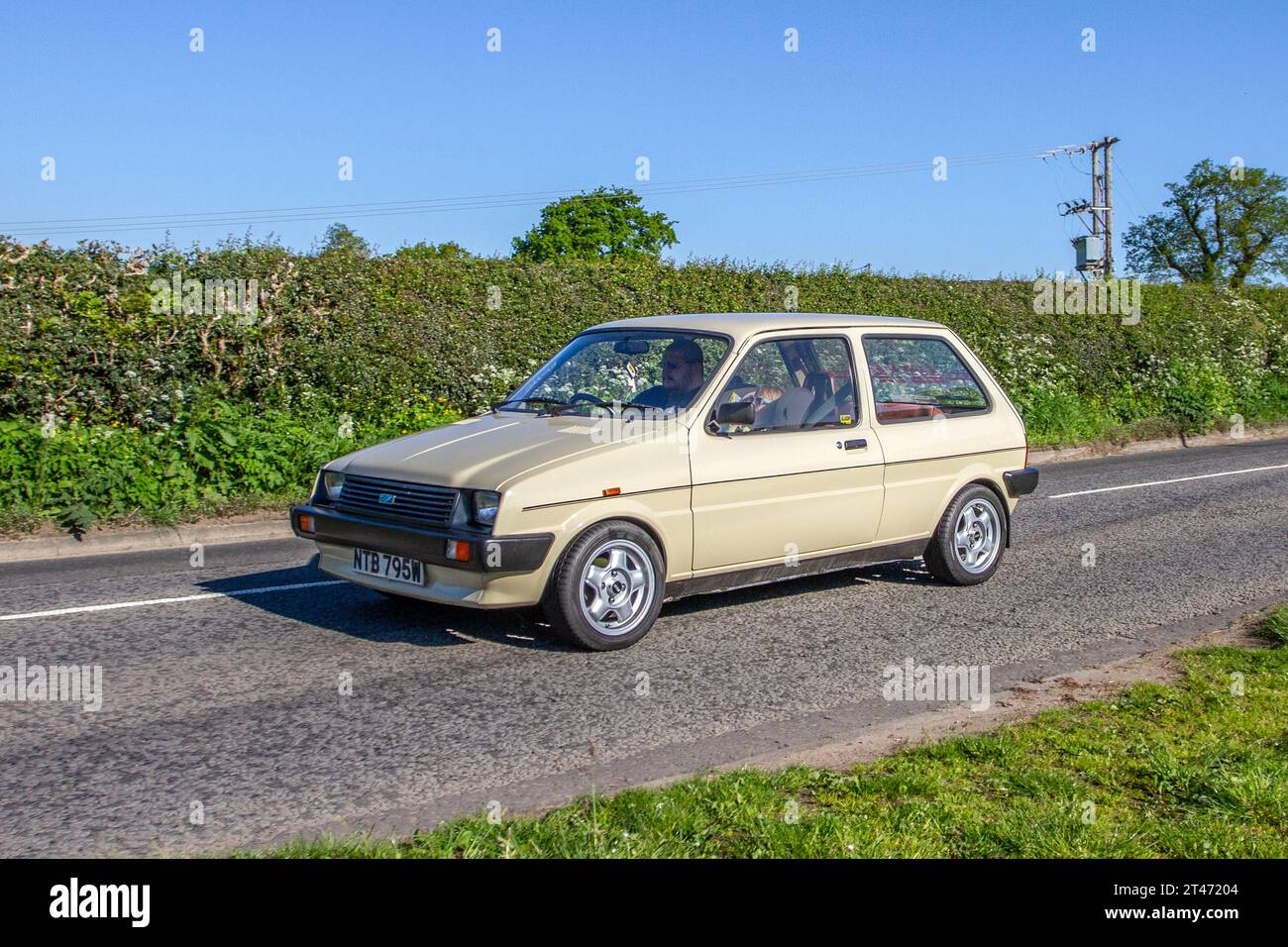 Mini metro hi-res stock photography and images - Alamy