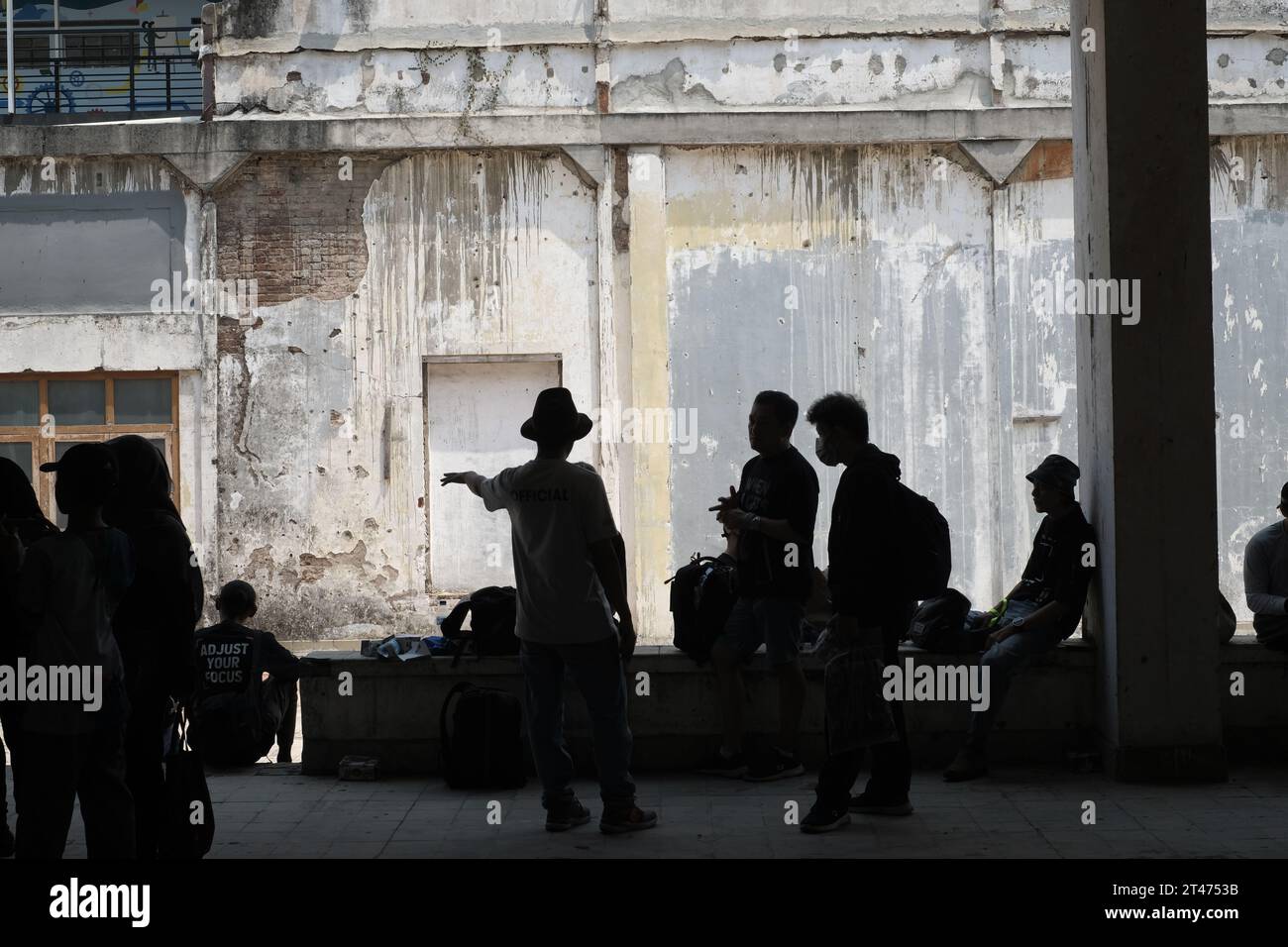 Bustling crowd of people hi-res stock photography and images - Alamy