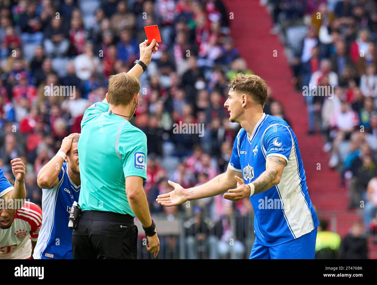 referee Martin Petersen shows red card to Matej Maglica, Darmstadt Nr ...