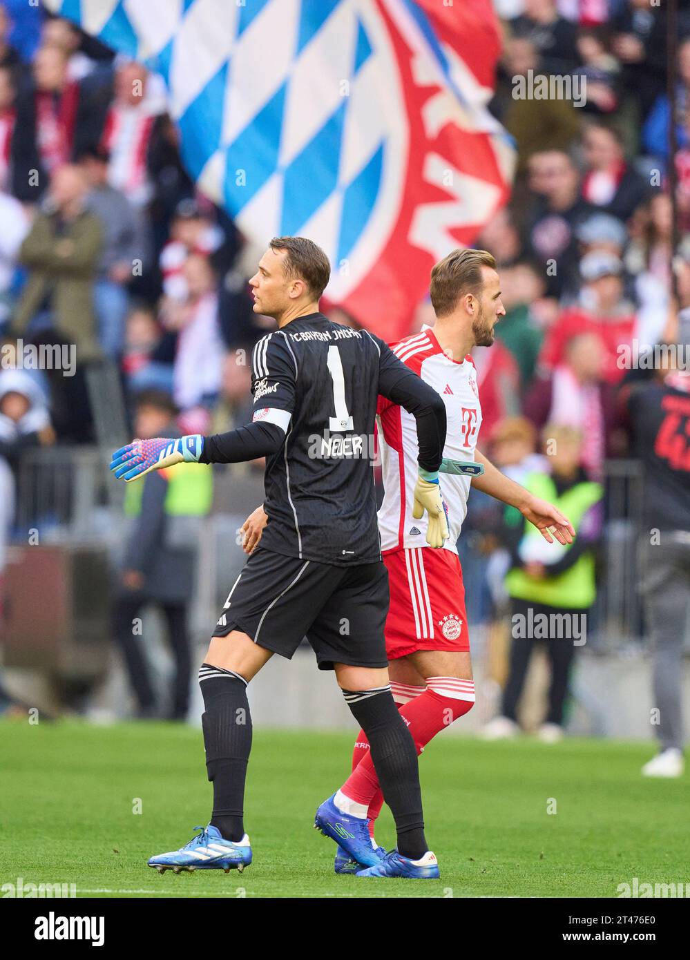 Manuel NEUER, goalkeeper FCB 1 Harry Kane, FCB 9 in the match FC BAYERN ...
