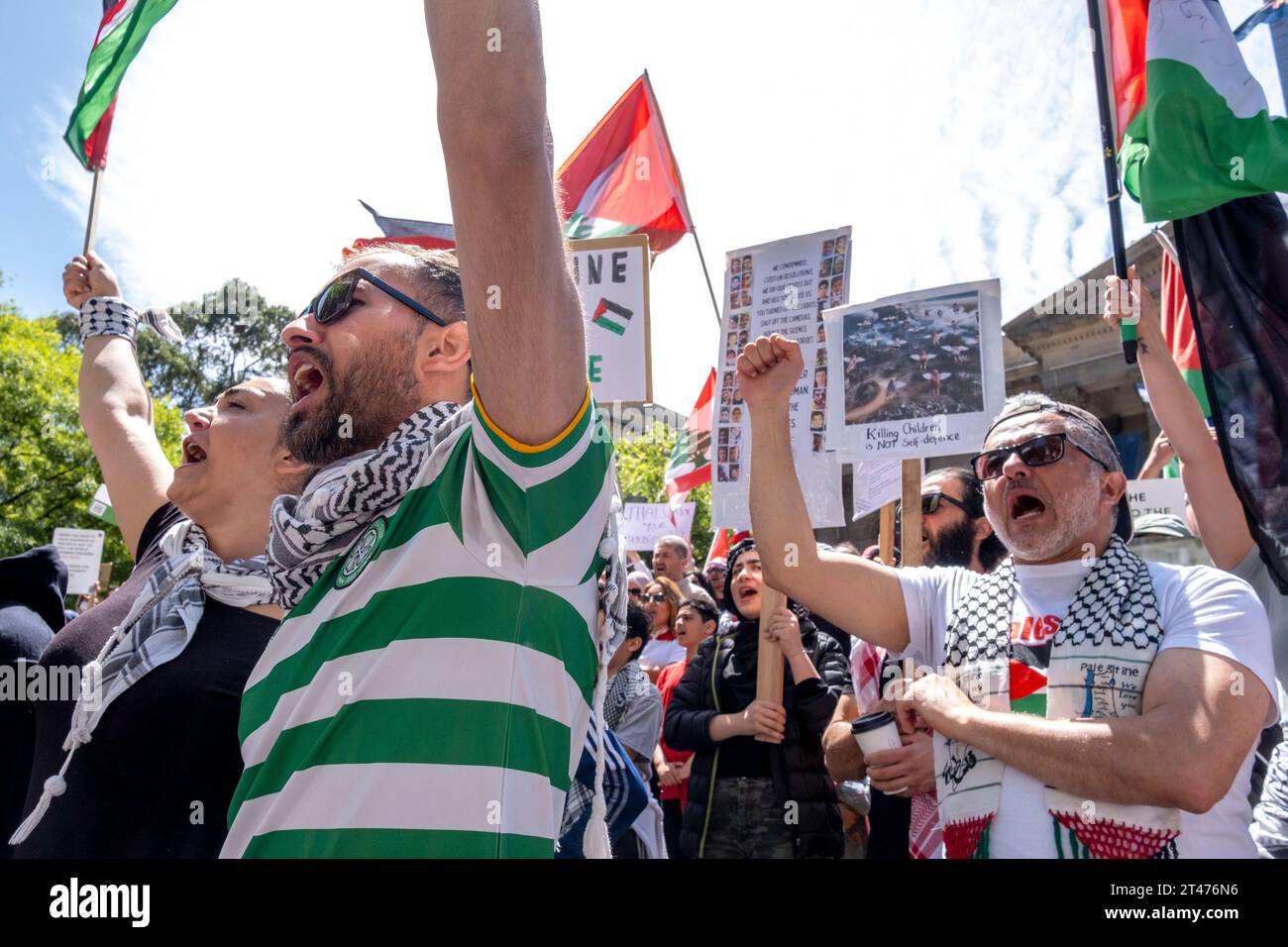 Pro palestinian protesters shouting hi-res stock photography and images ...