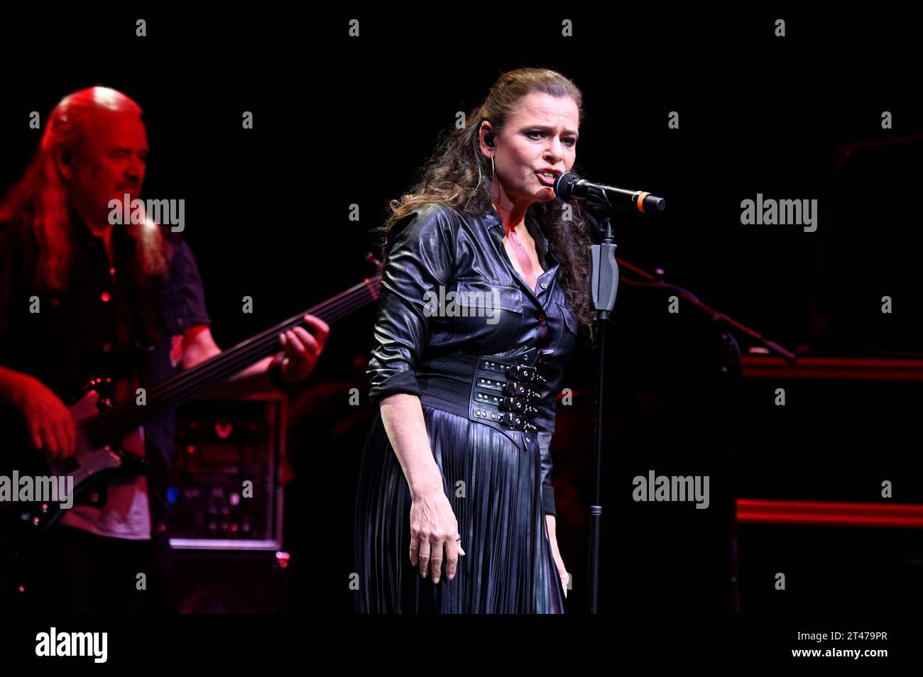 Julia Neigel und Silly bei der 15. Hope Gala 2023 im Schauspielhaus ...