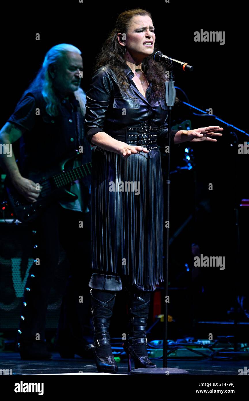 Julia Neigel und Silly bei der 15. Hope Gala 2023 im Schauspielhaus ...