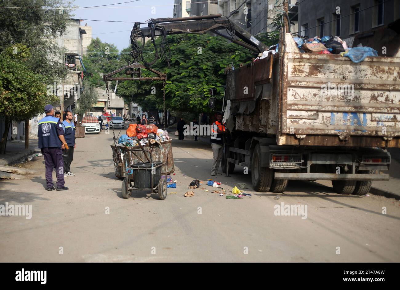 Gaza, Palestine. 28th Oct, 2023. United Nations workers clean trash ...